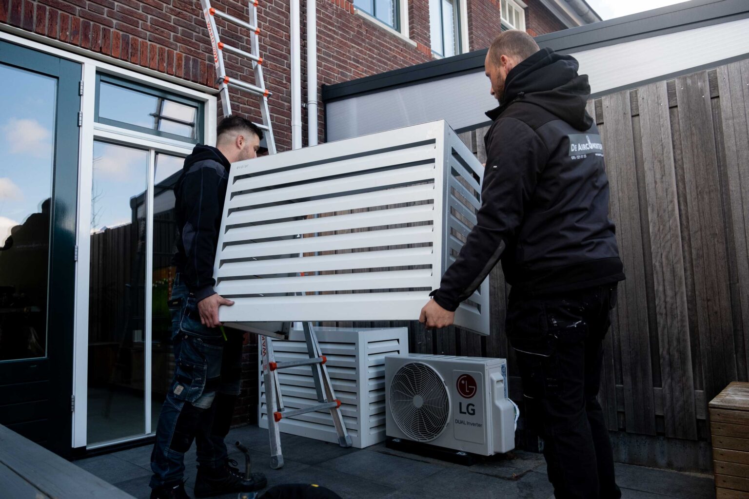 Waarom een goede Airco Buitenunit Omkasting nodig is. - De Aircomonteur